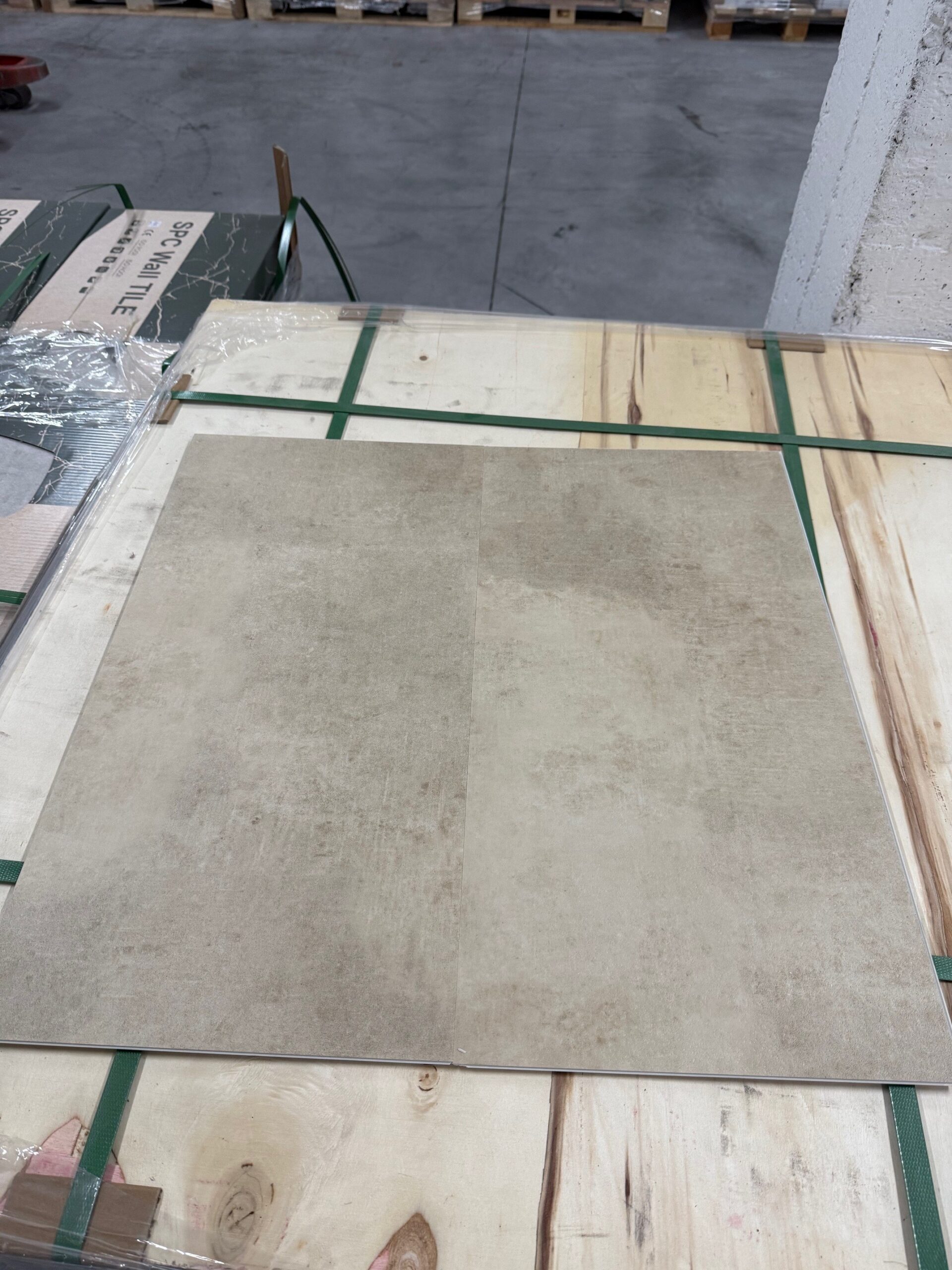 Rigid Click PVC Tegel Coral DN8604-002 – 4,5MM (Vloer & Wand) | Floor Depot